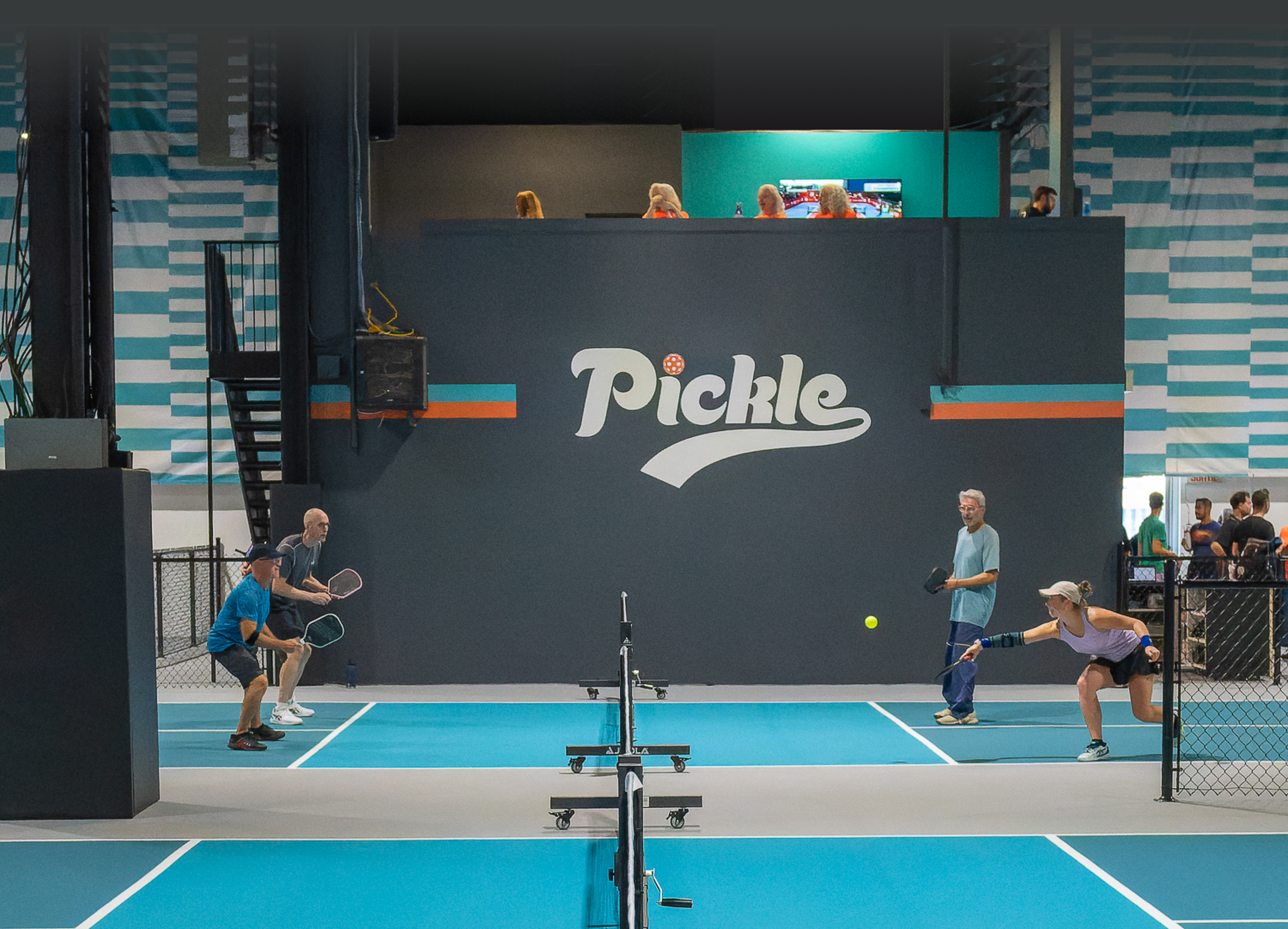 Centre de Pickleball intérieur à Montréal - Pickle